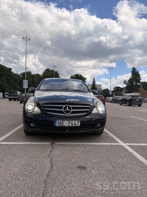 Black Mercedes-Benz R 350 2005 in Riga, with an engine capacity of 3.50 L and mileage of 401 thousand km for 1700 €, photo 4 on AUTOMOTO.COM.LV
