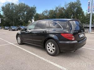 Black Mercedes-Benz R 350 2005 in Riga, with an engine capacity of 3.50 L and mileage of 401 thousand km for 1700 €, photo 8 on AUTOMOTO.COM.LV