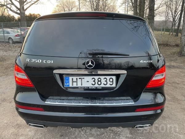 Black Mercedes-Benz R 350 2010 in Riga, with an engine capacity of 3.00 L and mileage of 0 thousand km for 8490 €, photo 4 on AUTOMOTO.COM.LV