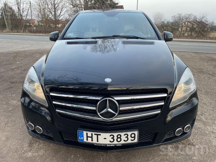 Black Mercedes-Benz R 350 2010 in Riga, with an engine capacity of 3.00 L and mileage of 0 thousand km for 8490 €, photo 8 on AUTOMOTO.COM.LV