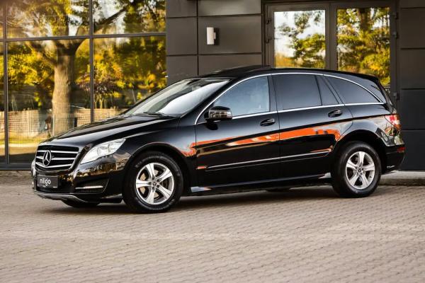 Black Mercedes-Benz R 350 2011 in Jelgava, with an engine capacity of 3.00 L and mileage of 271 thousand km for 6000 €, photo 2 on AUTOMOTO.COM.LV