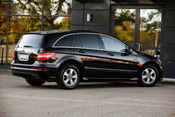 Black Mercedes-Benz R 350 2011 in Jelgava, with an engine capacity of 3.00 L and mileage of 271 thousand km for 6000 €, photo 6 on AUTOMOTO.COM.LV