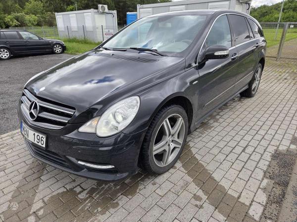 Melns Mercedes-Benz R 350 2011 Viļņa, ar dzinēja tilpumu 2.99 L un nobraukumu 349 tūkst. km par 6500 €, foto 1 vietnē AUTOMOTO.COM.LV