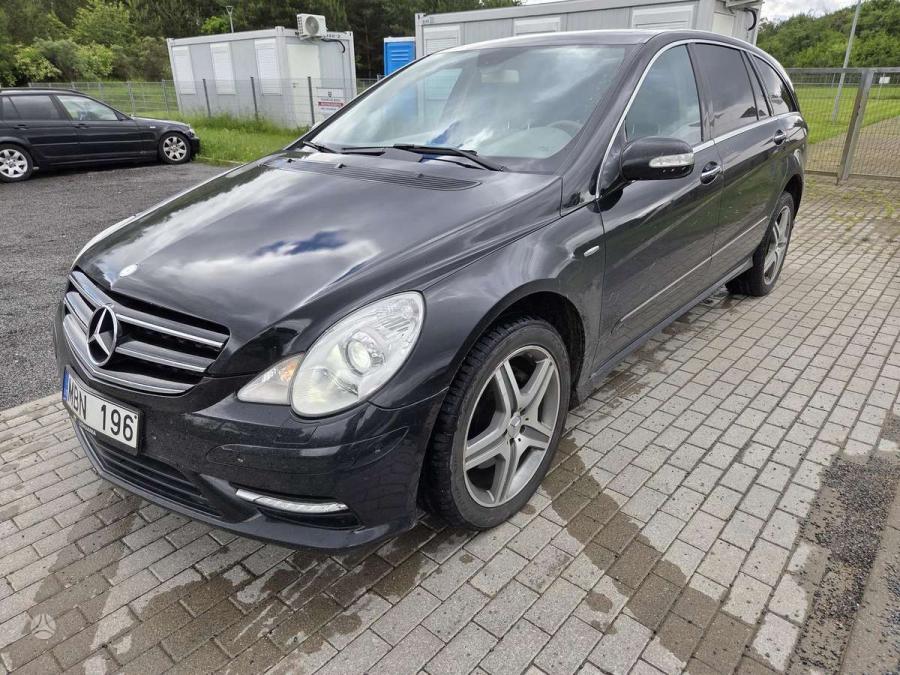 Черный Мерседес Р 350 2011 в Вильнюс, объемом двигателя 2.99 л и пробегом 349 тыс. км за 6500 €, фото 1 на AUTOMOTO.COM.LV