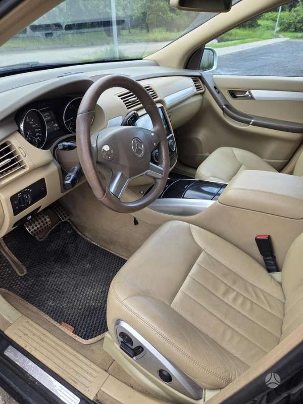 Melns Mercedes-Benz R 350 2011 Viļņa, ar dzinēja tilpumu 2.99 L un nobraukumu 349 tūkst. km par 6500 €, foto 8 vietnē AUTOMOTO.COM.LV