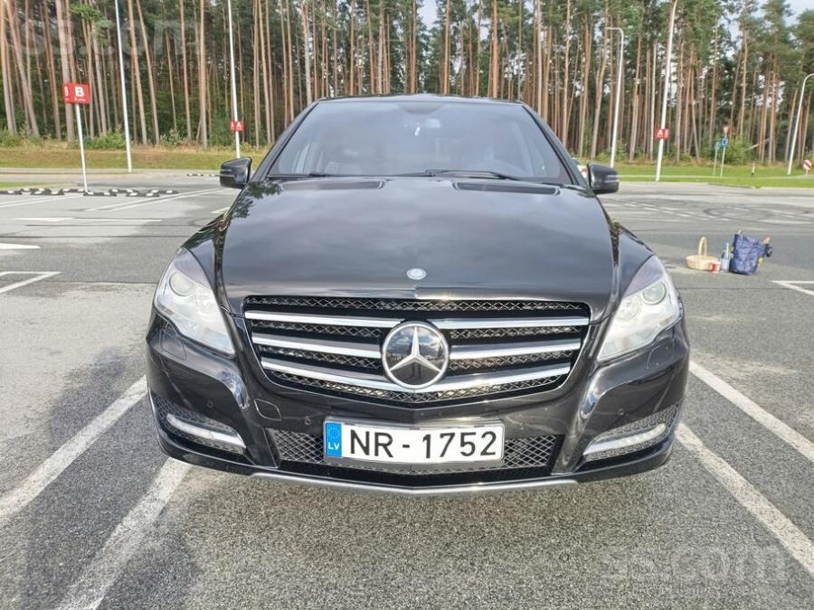 Black Mercedes-Benz R 350 2012 in Riga, with an engine capacity of 3.00 L and mileage of 314 thousand km for 9500 €, photo 16 on AUTOMOTO.COM.LV