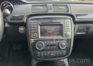 Black Mercedes-Benz R 350 2012 in Valmiera, with an engine capacity of 3.00 L and mileage of 310 thousand km for 9750 €, photo 9 on AUTOMOTO.COM.LV