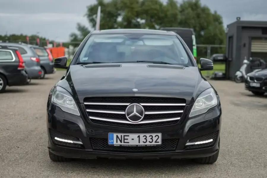 Black Mercedes-Benz R 350 2012 in Liepaja, with an engine capacity of 3.00 L and mileage of 253 thousand km for 13800 €, photo 7 on AUTOMOTO.COM.LV