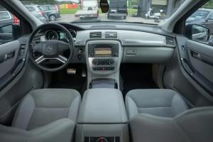 Black Mercedes-Benz R 350 2012 in Liepaja, with an engine capacity of 3.00 L and mileage of 253 thousand km for 13800 €, photo 8 on AUTOMOTO.COM.LV