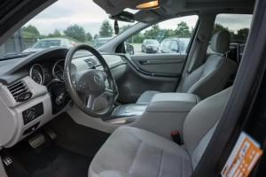 Black Mercedes-Benz R 350 2012 in Liepaja, with an engine capacity of 3.00 L and mileage of 253 thousand km for 13800 €, photo 9 on AUTOMOTO.COM.LV