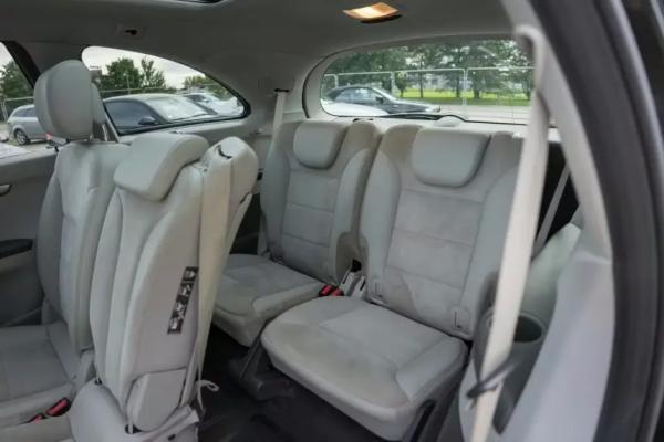 Black Mercedes-Benz R 350 2012 in Liepaja, with an engine capacity of 3.00 L and mileage of 253 thousand km for 13800 €, photo 10 on AUTOMOTO.COM.LV