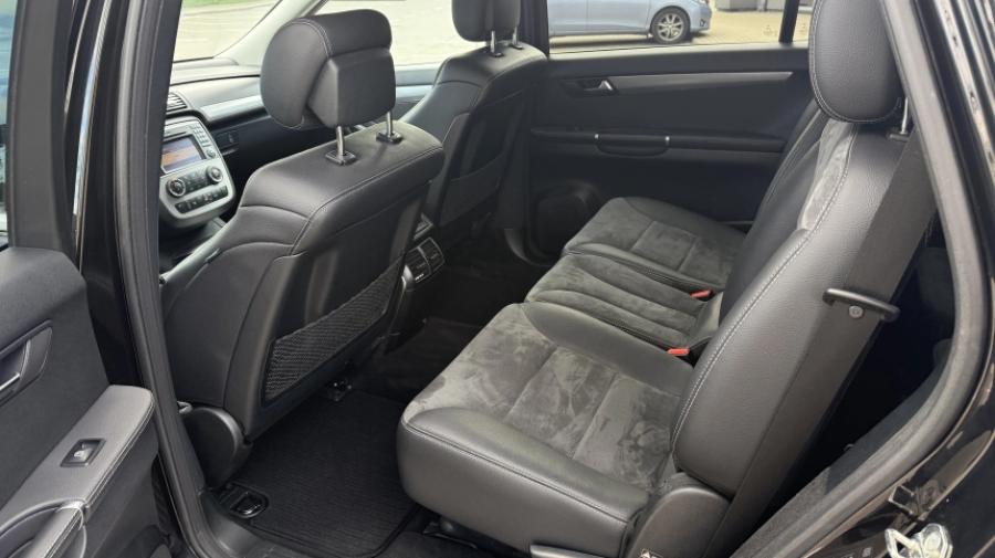 Melns Mercedes-Benz R 350 2012 Rīga, ar dzinēja tilpumu 3.00 L un nobraukumu 250 tūkst. km par 9950 €, foto 4 vietnē AUTOMOTO.COM.LV
