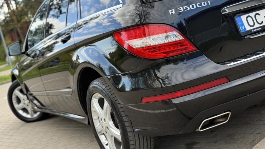 Melns Mercedes-Benz R 350 2012 Rīga, ar dzinēja tilpumu 3.00 L un nobraukumu 250 tūkst. km par 9950 €, foto 14 vietnē AUTOMOTO.COM.LV