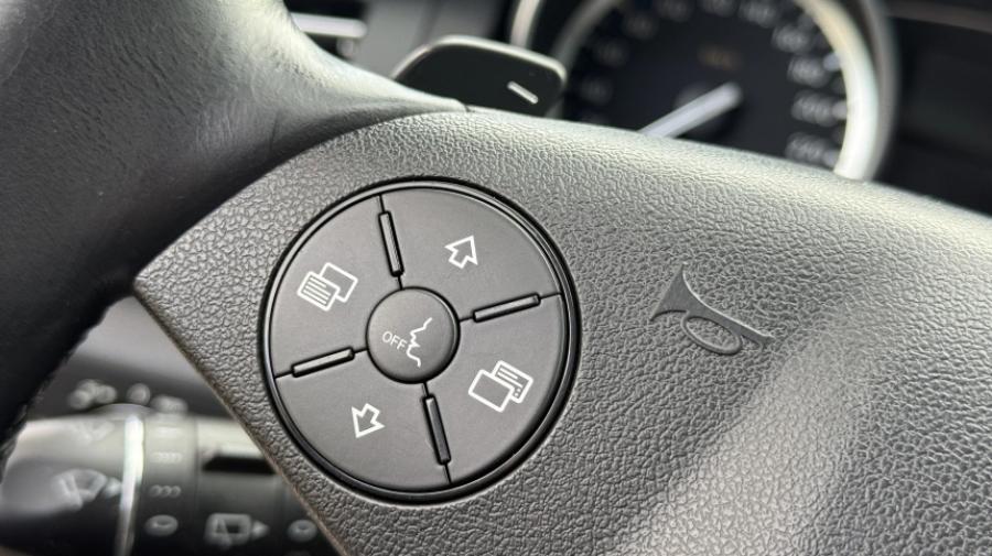 Melns Mercedes-Benz R 350 2012 Rīga, ar dzinēja tilpumu 3.00 L un nobraukumu 250 tūkst. km par 9950 €, foto 15 vietnē AUTOMOTO.COM.LV