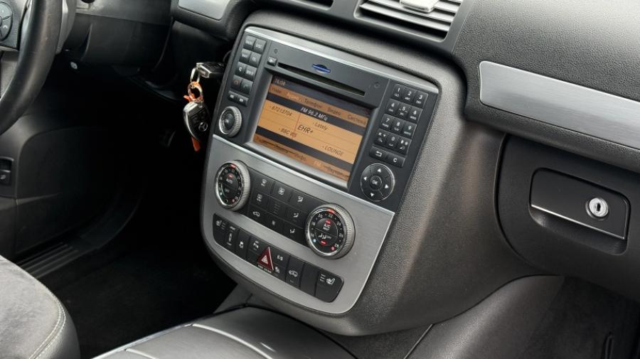 Melns Mercedes-Benz R 350 2012 Rīga, ar dzinēja tilpumu 3.00 L un nobraukumu 250 tūkst. km par 9950 €, foto 18 vietnē AUTOMOTO.COM.LV