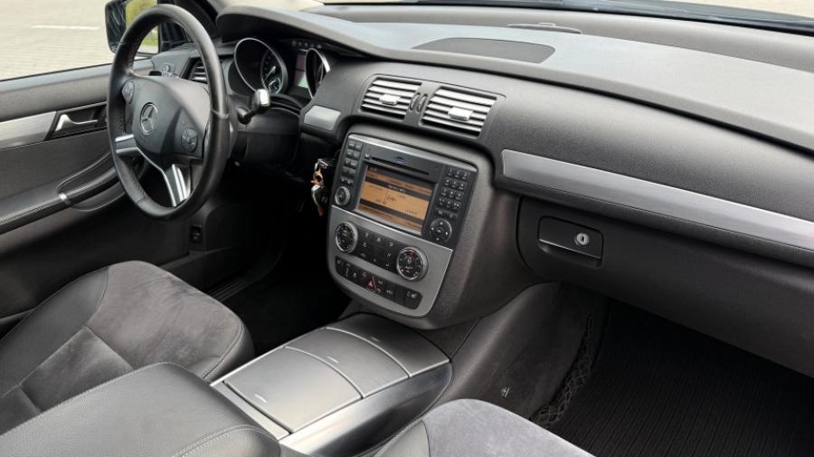 Melns Mercedes-Benz R 350 2012 Rīga, ar dzinēja tilpumu 3.00 L un nobraukumu 250 tūkst. km par 9950 €, foto 19 vietnē AUTOMOTO.COM.LV