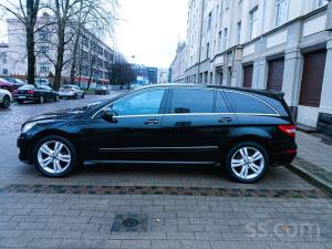Black Mercedes-Benz R 350 2012 in Riga, with an engine capacity of 3.00 L and mileage of 316 thousand km for 8500 €, photo 3 on AUTOMOTO.COM.LV