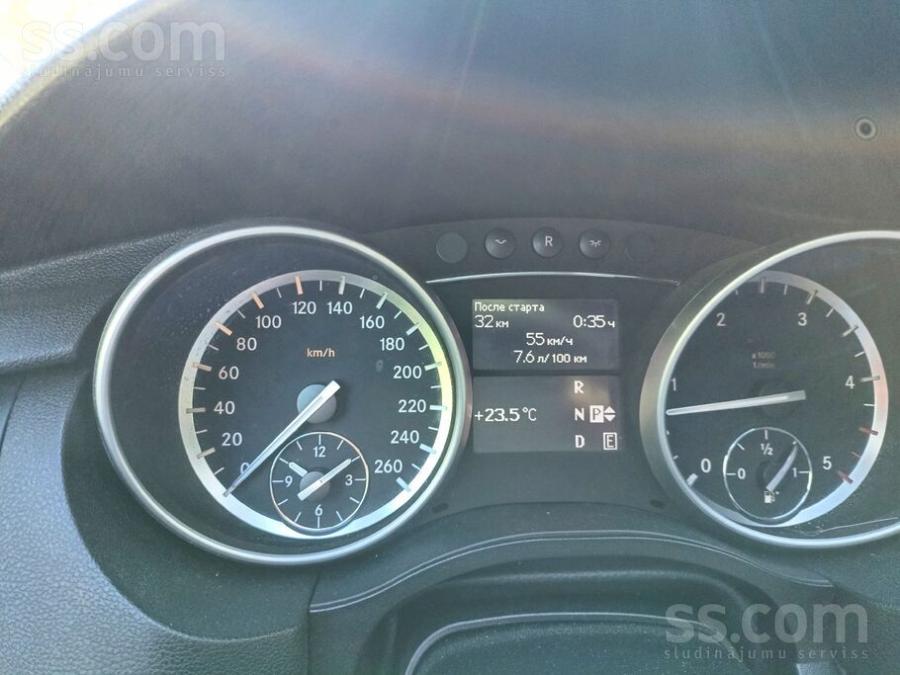 Black Mercedes-Benz R 350 2012 in Riga, with an engine capacity of 3.00 L and mileage of 316 thousand km for 8500 €, photo 8 on AUTOMOTO.COM.LV