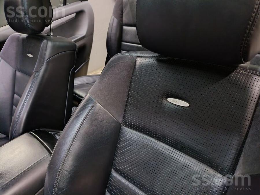 Black Mercedes-Benz R 350 2012 in Riga, with an engine capacity of 3.00 L and mileage of 316 thousand km for 8500 €, photo 15 on AUTOMOTO.COM.LV