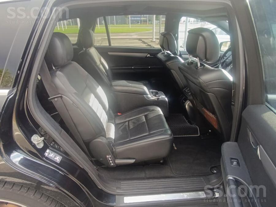 Black Mercedes-Benz R 350 2012 in Riga, with an engine capacity of 3.00 L and mileage of 316 thousand km for 8500 €, photo 19 on AUTOMOTO.COM.LV