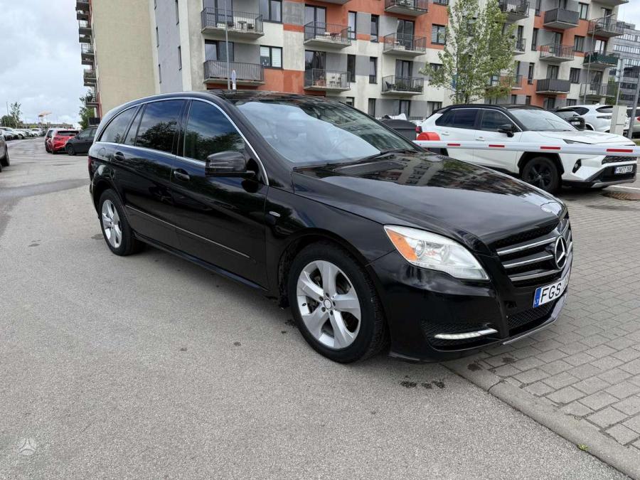 Melns Mercedes-Benz R 350 2012 Viļņa, ar dzinēja tilpumu 2.99 L un nobraukumu 277 tūkst. km par 4200 €, foto 3 vietnē AUTOMOTO.COM.LV