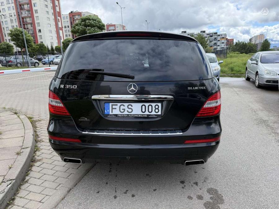Melns Mercedes-Benz R 350 2012 Viļņa, ar dzinēja tilpumu 2.99 L un nobraukumu 277 tūkst. km par 4200 €, foto 4 vietnē AUTOMOTO.COM.LV
