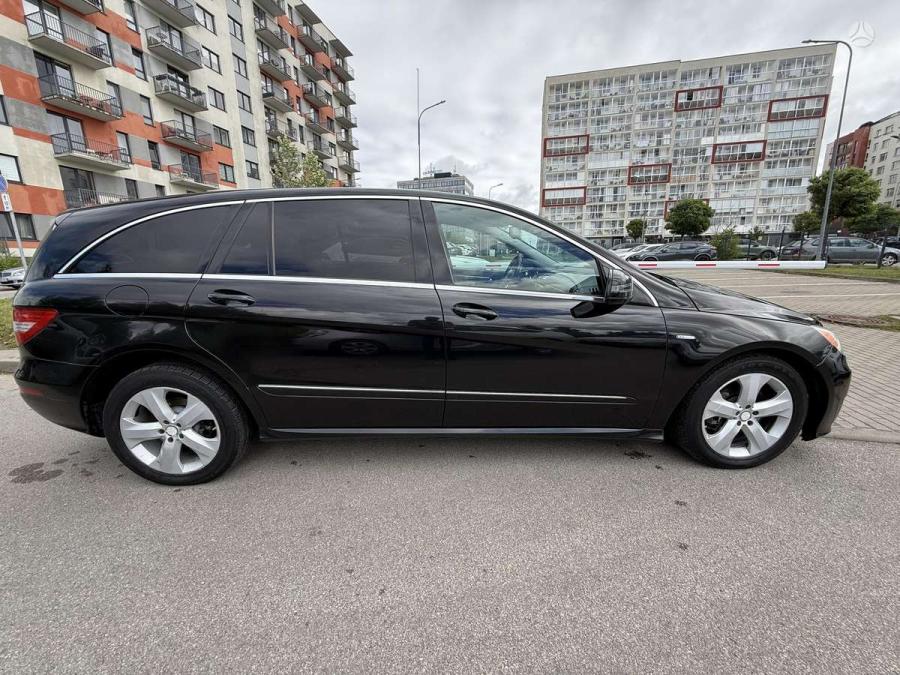 Melns Mercedes-Benz R 350 2012 Viļņa, ar dzinēja tilpumu 2.99 L un nobraukumu 277 tūkst. km par 4200 €, foto 7 vietnē AUTOMOTO.COM.LV
