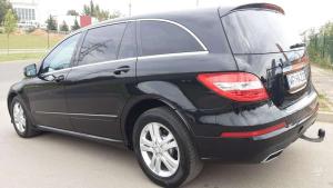 Black Mercedes-Benz R 350 2012 in Kaunas, with an engine capacity of 3.00 L and mileage of 249 thousand km for 10800 €, photo 4 on AUTOMOTO.COM.LV