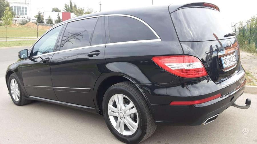 Black Mercedes-Benz R 350 2012 in Kaunas, with an engine capacity of 3.00 L and mileage of 249 thousand km for 10800 €, photo 4 on AUTOMOTO.COM.LV