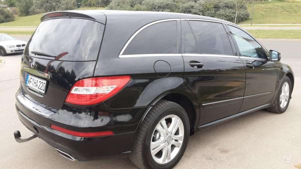 Black Mercedes-Benz R 350 2012 in Kaunas, with an engine capacity of 3.00 L and mileage of 249 thousand km for 10800 €, photo 4 on AUTOMOTO.COM.LV