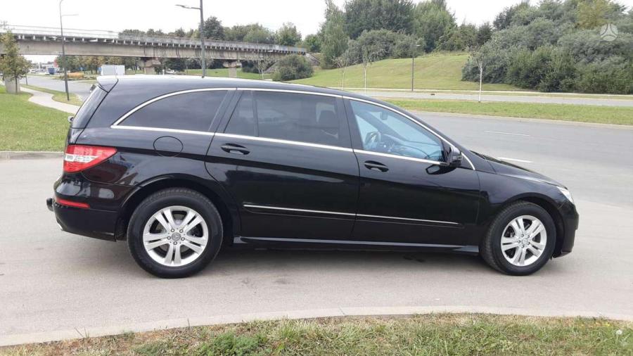 Black Mercedes-Benz R 350 2012 in Kaunas, with an engine capacity of 3.00 L and mileage of 249 thousand km for 10800 €, photo 9 on AUTOMOTO.COM.LV