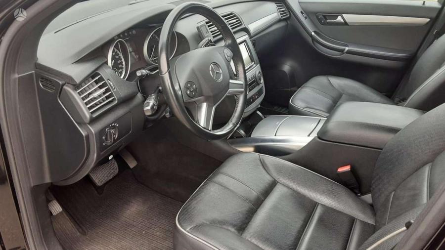 Black Mercedes-Benz R 350 2012 in Kaunas, with an engine capacity of 3.00 L and mileage of 249 thousand km for 10800 €, photo 10 on AUTOMOTO.COM.LV