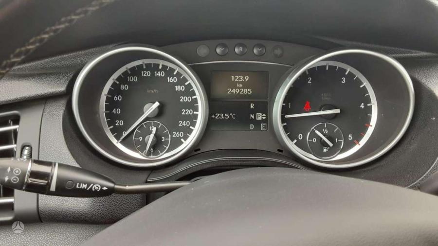 Black Mercedes-Benz R 350 2012 in Kaunas, with an engine capacity of 3.00 L and mileage of 249 thousand km for 10800 €, photo 29 on AUTOMOTO.COM.LV