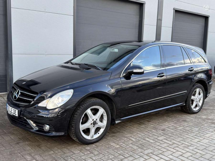 Black Mercedes-Benz R 350 2010 in Vilnius, with an engine capacity of 2.99 L and mileage of 214 thousand km for 2950 €, photo 1 on AUTOMOTO.COM.LV