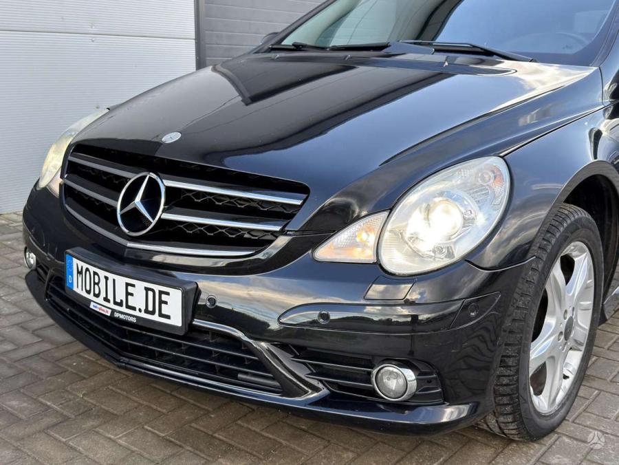 Black Mercedes-Benz R 350 2010 in Vilnius, with an engine capacity of 2.99 L and mileage of 214 thousand km for 2950 €, photo 3 on AUTOMOTO.COM.LV