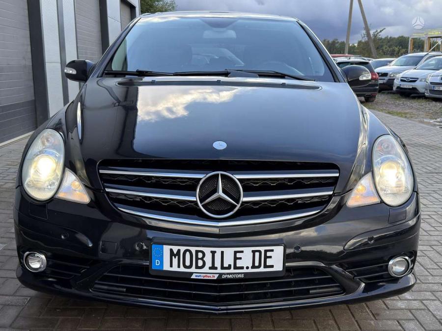 Black Mercedes-Benz R 350 2010 in Vilnius, with an engine capacity of 2.99 L and mileage of 214 thousand km for 2950 €, photo 5 on AUTOMOTO.COM.LV