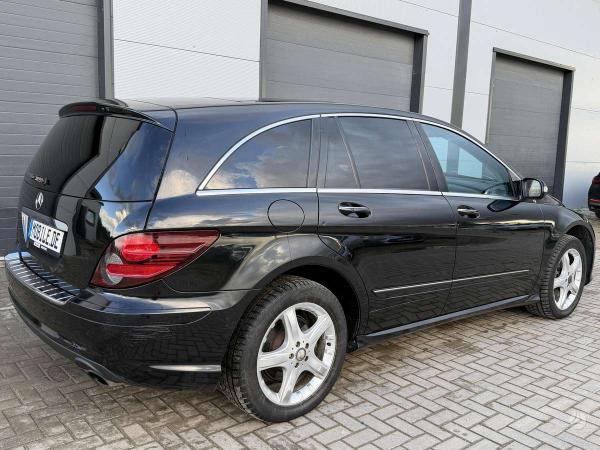 Black Mercedes-Benz R 350 2010 in Vilnius, with an engine capacity of 2.99 L and mileage of 214 thousand km for 2950 €, photo 9 on AUTOMOTO.COM.LV