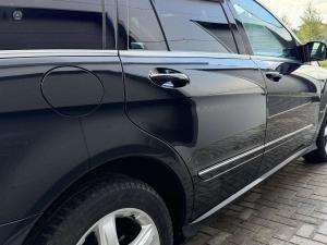 Black Mercedes-Benz R 350 2010 in Vilnius, with an engine capacity of 2.99 L and mileage of 214 thousand km for 2950 €, photo 13 on AUTOMOTO.COM.LV