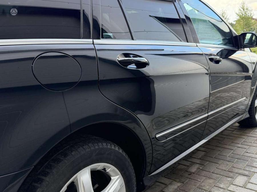 Black Mercedes-Benz R 350 2010 in Vilnius, with an engine capacity of 2.99 L and mileage of 214 thousand km for 2950 €, photo 13 on AUTOMOTO.COM.LV