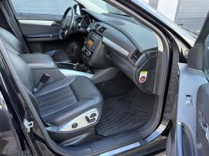 Black Mercedes-Benz R 350 2010 in Vilnius, with an engine capacity of 2.99 L and mileage of 214 thousand km for 2950 €, photo 15 on AUTOMOTO.COM.LV