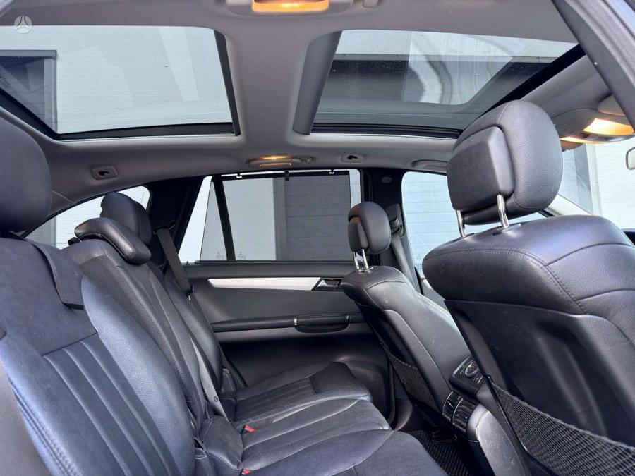 Black Mercedes-Benz R 350 2010 in Vilnius, with an engine capacity of 2.99 L and mileage of 214 thousand km for 2950 €, photo 20 on AUTOMOTO.COM.LV