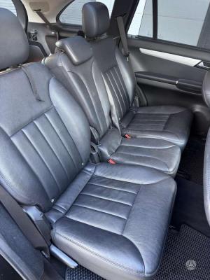 Black Mercedes-Benz R 350 2010 in Vilnius, with an engine capacity of 2.99 L and mileage of 214 thousand km for 2950 €, photo 21 on AUTOMOTO.COM.LV