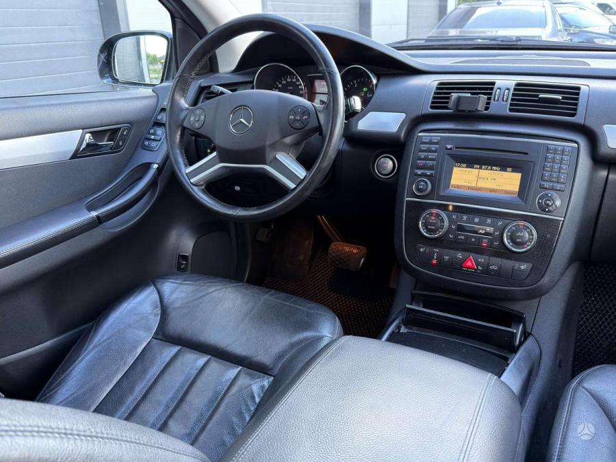 Black Mercedes-Benz R 350 2010 in Vilnius, with an engine capacity of 2.99 L and mileage of 214 thousand km for 2950 €, photo 22 on AUTOMOTO.COM.LV