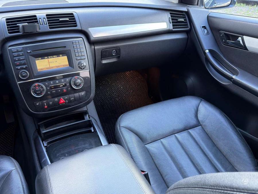 Black Mercedes-Benz R 350 2010 in Vilnius, with an engine capacity of 2.99 L and mileage of 214 thousand km for 2950 €, photo 23 on AUTOMOTO.COM.LV