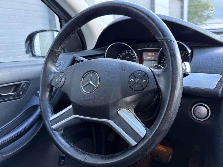 Black Mercedes-Benz R 350 2010 in Vilnius, with an engine capacity of 2.99 L and mileage of 214 thousand km for 2950 €, photo 25 on AUTOMOTO.COM.LV