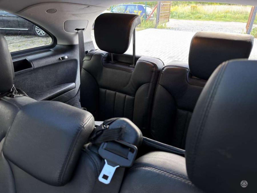 Black Mercedes-Benz R 350 2010 in Vilnius, with an engine capacity of 2.99 L and mileage of 214 thousand km for 2950 €, photo 30 on AUTOMOTO.COM.LV