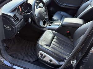 Black Mercedes-Benz R 350 2010 in Vilnius, with an engine capacity of 2.99 L and mileage of 214 thousand km for 2950 €, photo 33 on AUTOMOTO.COM.LV