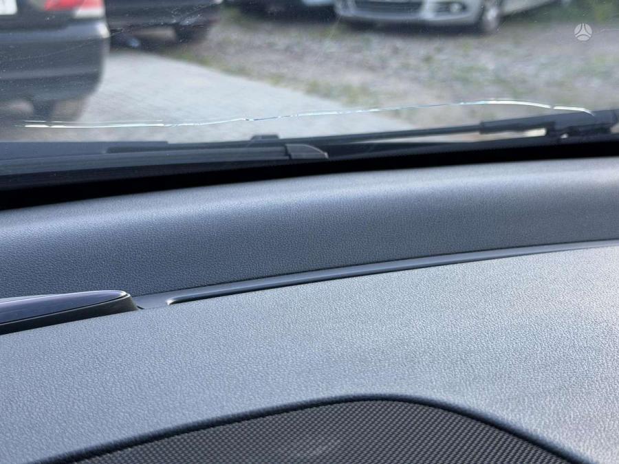 Black Mercedes-Benz R 350 2010 in Vilnius, with an engine capacity of 2.99 L and mileage of 214 thousand km for 2950 €, photo 38 on AUTOMOTO.COM.LV