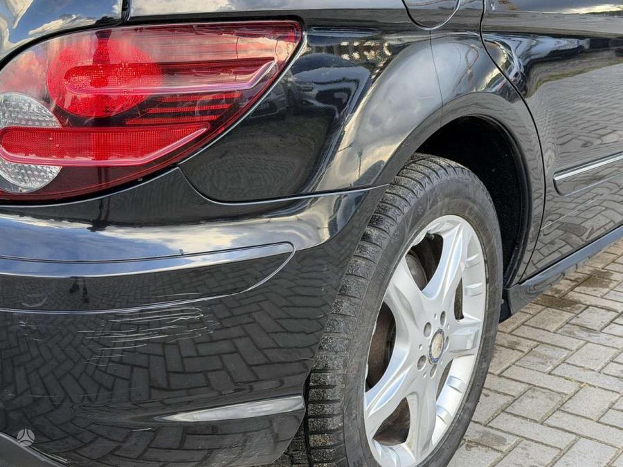 Black Mercedes-Benz R 350 2010 in Vilnius, with an engine capacity of 2.99 L and mileage of 214 thousand km for 2950 €, photo 40 on AUTOMOTO.COM.LV