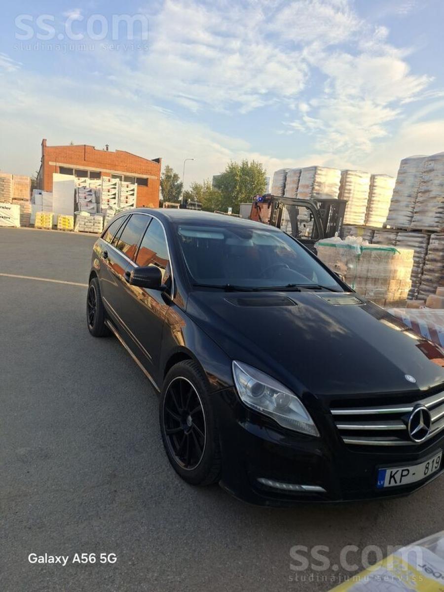 Melns Mercedes-Benz R 350 2011 Ogre, ar dzinēja tilpumu 3.00 L un nobraukumu 513 tūkst. km par 5300 €, foto 1 vietnē AUTOMOTO.COM.LV